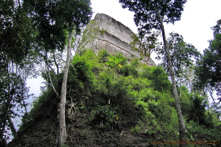 Viajar a Tikal, la más fascinante joya de la ruta maya en Guatemala