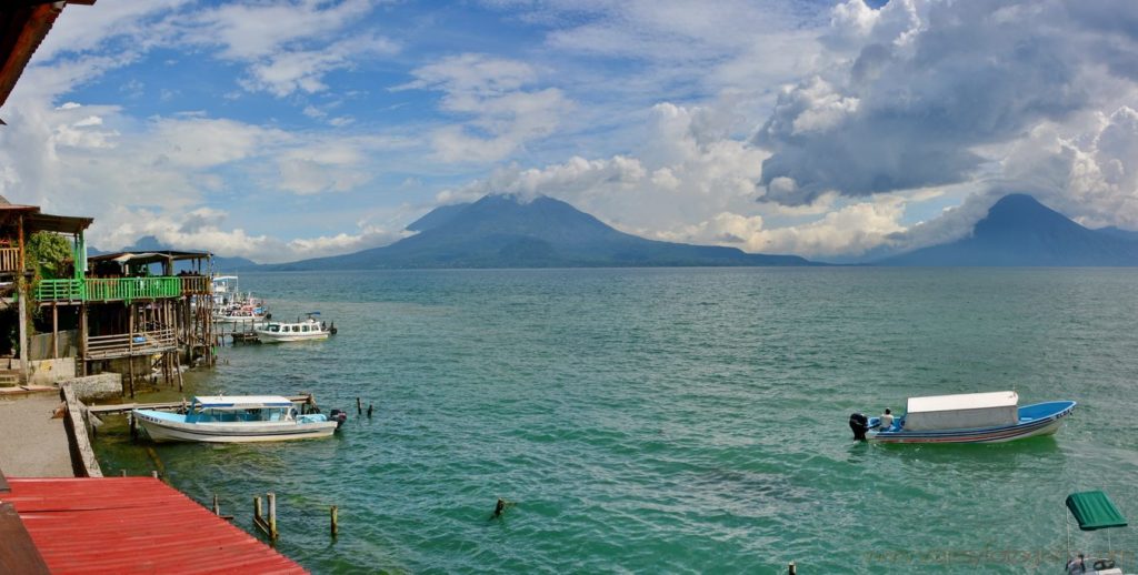 El lago Atitlán, uno de los más hermosos del mundo, está en Guatemala