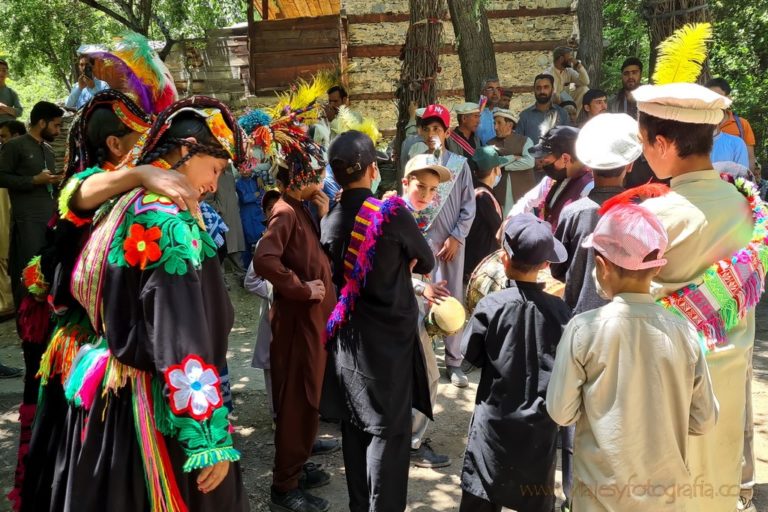 Los Kalash, incertidumbres y esplendor en su Festival de la Primavera