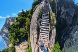 El monte Huashan ¿Te atreves a subir sus senderos de vértigo?